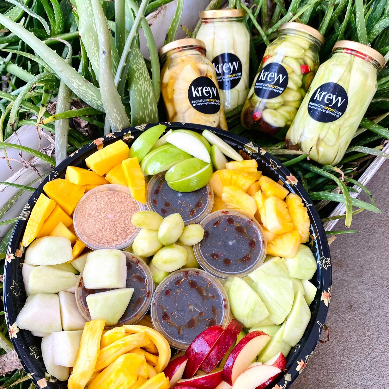 ChiCha (Fruits with 2 superpower homemade sauces)